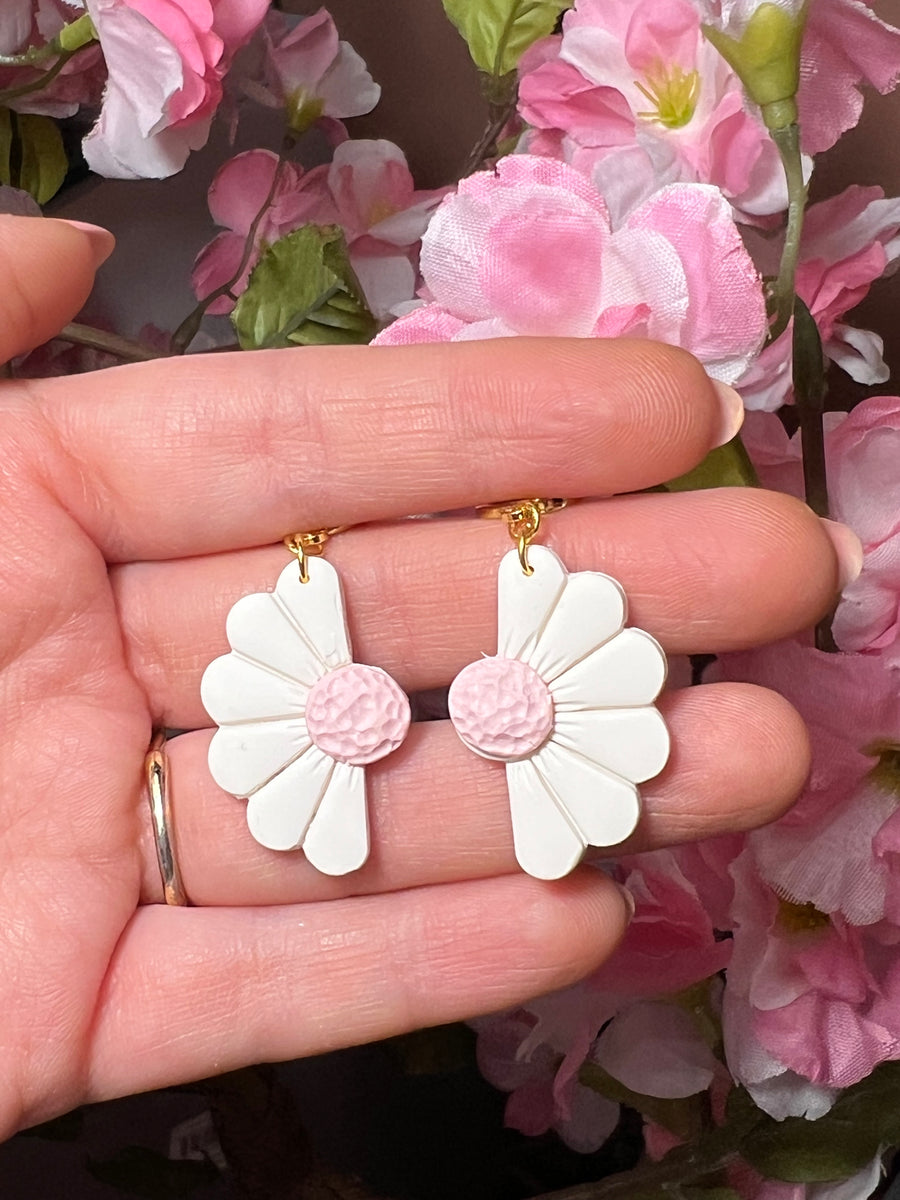 Pink & white daisy dangles – nolaartistry